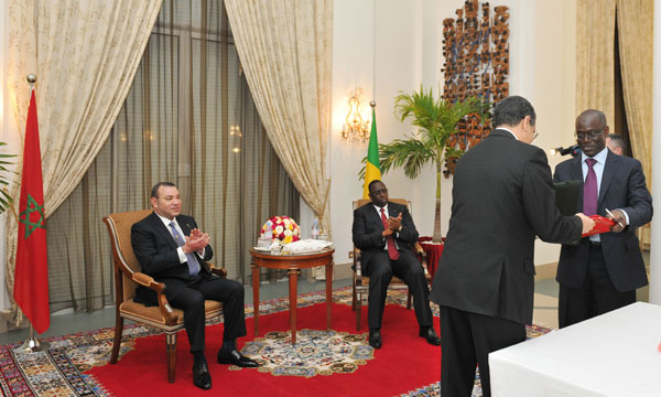 Sa Majesté le Roi et le Président sénégalais président la cérémonie de ...