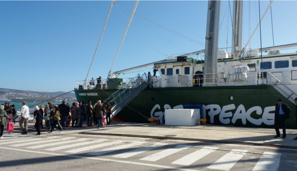Rainbow Warrior, le légendaire bateau de Greenpeace accoste à Tanger ...