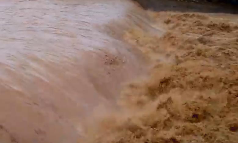 Sauvetage de cinq personnes encerclées par les eaux de l'oued Al-Hadr ...