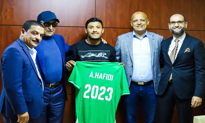 Abdelillah Hafidi signe un nouveau contrat de trois ans avec le Raja ...